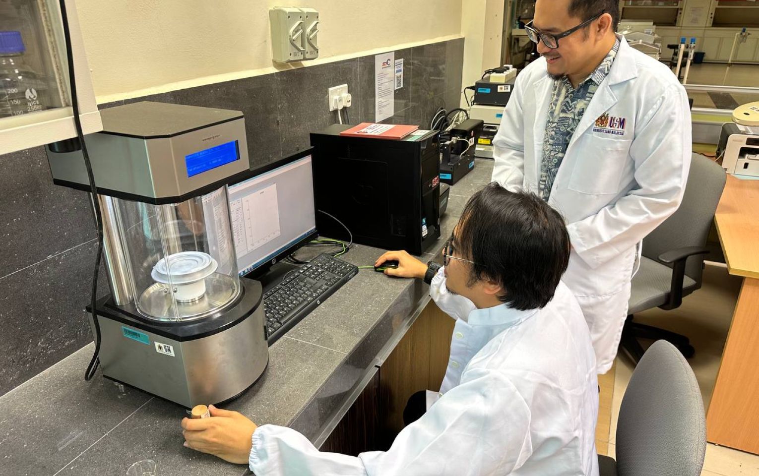 Pusat Penyelidikan Sains & Kejuruteraan - DCAT - DYNAMIC CONTACT ANGLE TENSIOMETER